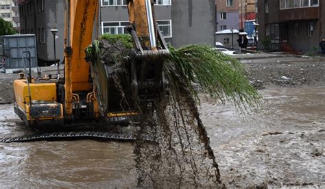 ОБЕГ Сэлбэ Дунд голын лаг шаврыг цэвэрлэх ажиллагаанд ААН байгууллагууд оролцож байна