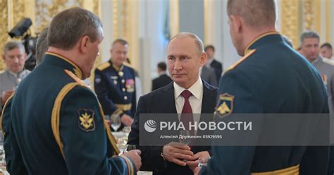 Президент РФ В Путин посетил прием в Кремле в честь выпускников военных вузов РИА Новости