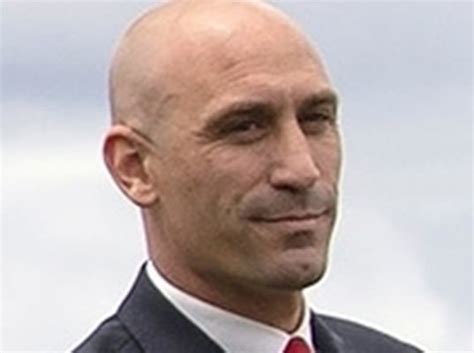 Заради целувката ФИФА наказа за 3 г Рубиалес