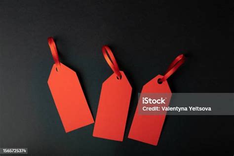 검은색 배경에 가격표가 있고 복사 공간이 있으며 텍스트를 위한 공간이 있습니다 0명에 대한 스톡 사진 및 기타 이미지 0명 11월 가격 Istock