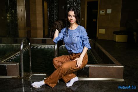 Wetlook Girl Gets Wet In Wide Jeans Rwetlookgirls