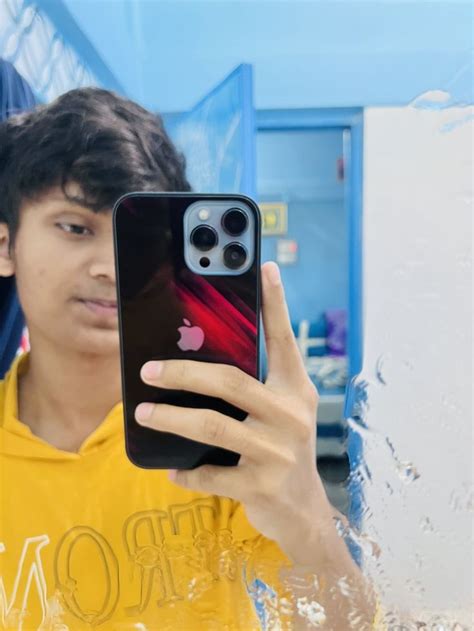 Iphone Mirror Selfie Dp Iphone Mirror Selfie Mirror Selfie Selfie