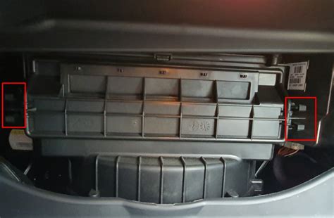 더뉴쏘렌토 에어컨필터 교체 방법