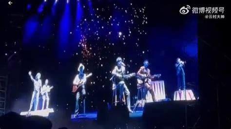 周杰伦新加坡演唱会唱《说爱你》 网友高呼“双j永远的神”新浪图片