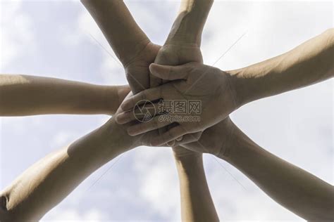 一群人团结起来与精神一起建立团队合作高清图片下载 正版图片505176266 摄图网