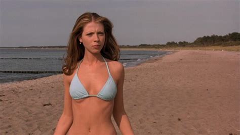 8 Sexy New Michelle Trachtenberg Bikini Pics