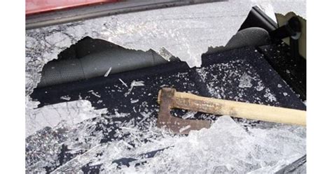 Забиха брадва в колата на видинчанин