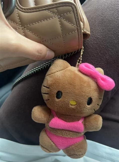 【中古款】日本三麗鷗黑皮kitty曬黑度假姐妹花比基尼kitty包包吊飾掛件閨蜜禮物海邊度假必備 蝦皮購物