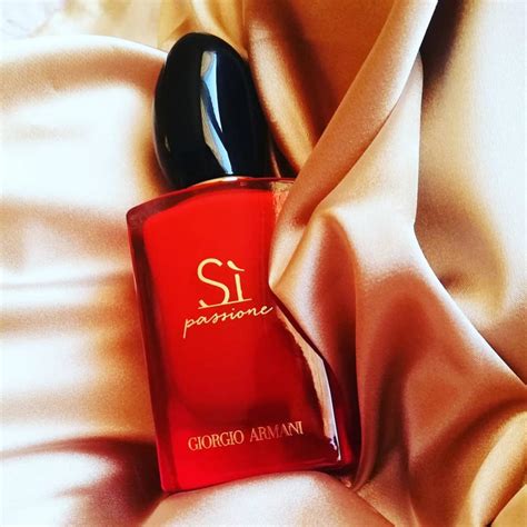 Sì Passione Intense Giorgio Armani Parfum - ein es Parfum für Frauen 2020