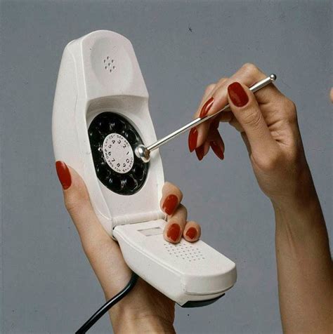 Sexo por teléfono la mejor manera de satisfacer la calentura a distancia GQ México y