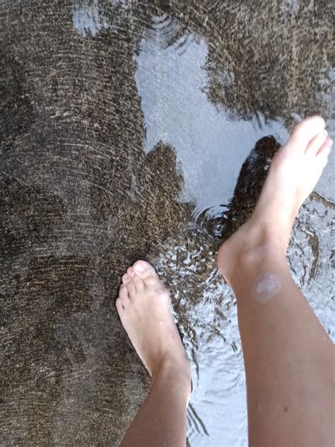 The Rain Could Never Make Me Wetter Than You 😉😳💕 19f R Giantessfeet