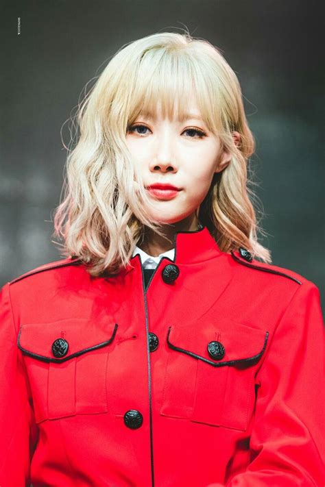 Pin By Epsilon D On Dreamcatcher 드림캐쳐 Fashion Wallpaper Fashion Korean Girl Groups