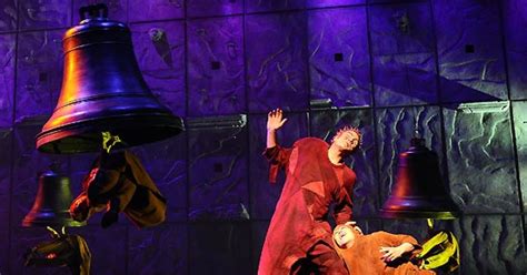 포토 노트르담 드 파리 프레스콜 열려