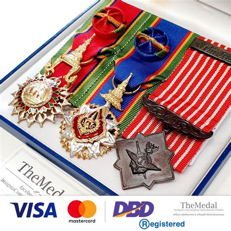 พิทักษ์ เสรีชน ๏ ๏ ๏ ๏ ๏ ๏ ๏ ๏ ชุดแผงเหรียญเครื่องราชอิสริยาภรณ์ชั้นจัตุรถาภรณ์ ตระกูล