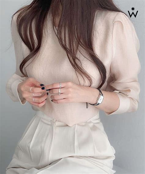 포스티 심플 베이직 라운드넥 페미닌 소매 시스루 블라우스 Wiacbl021