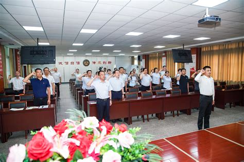 管城回族区教育局党组书记、局长高峰为郑州市第三十九中学全体党员讲专题党课