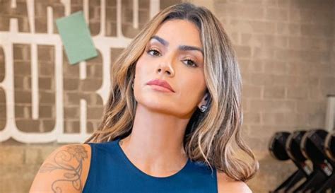 Kelly Key ‘empina Bumbum E Mostra Boa Forma Durante Férias Na Praia