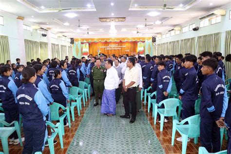 တနင်္သာရီတိုင်းဒေသကြီးဝန်ကြီးချုပ်ဦးမြတ်ကို လက်ရွေးစင်ကျောင်းသား အားကစားအဖွဲ့အား အောင်နိုင