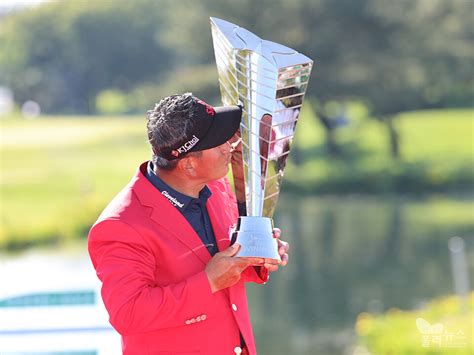 Kpga 화보 레전드 골퍼 최경주의 사진으로 보는 Sk텔레콤오픈 2024 우승