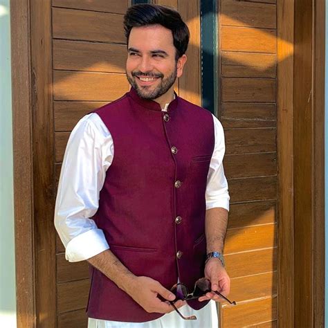 Junaid Khan Dedicated Songs To His Co Stars Reviewitpk