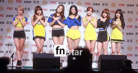포토 포즈 취하는 AOA 헉스