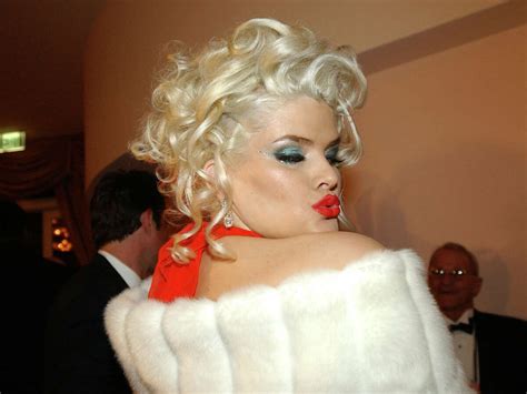 Anna Nicole Smith You Dont Know Me Airs On Netflix In May