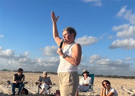 אודות ענת בקר