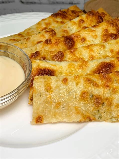 Garlic Fingers With Donair Sauce Hot Rods Recipes