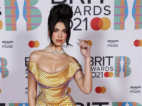 Албани улс алдарт дуучин Дуа Липад иргэний харьяалал олгожээ Isee Mn