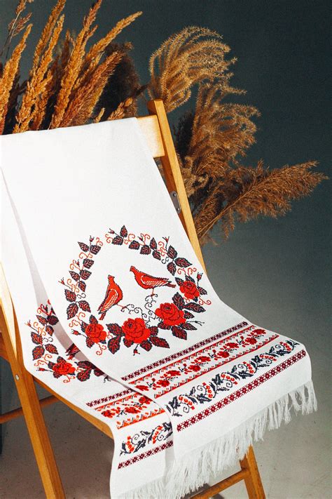 Рушник Barvy Рушник весільний вишитий троянди птахи фото відгуки характеристики в інтернет
