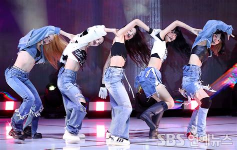 [e포토] 르세라핌 더 단단해진 5인 체제 무대