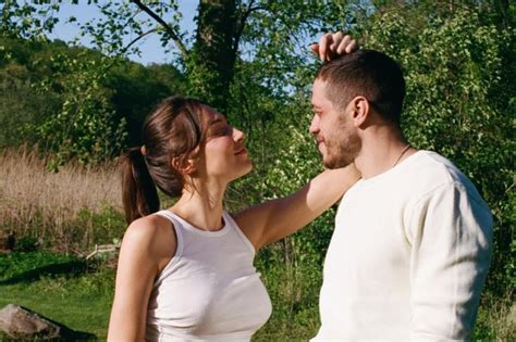 Who Is Elsie Hewitt Pete Davidsons Girlfriend Her Age Career How