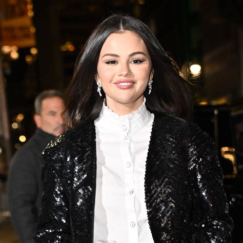 Selena Gomez Bares It All For Date Night With Benny Blanco In A Soft Nude Makeup Look Mrclaire