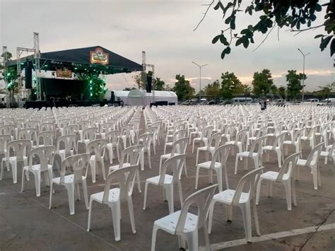 เช่าเก้าอี้พลาสติกสีขาว เกรด A สะอาด แข็งแรง ไม่หักง่าย มีจำนวนมาก