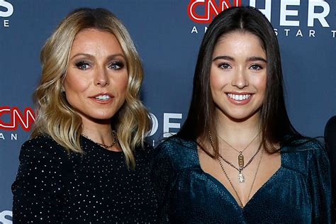 Kelly Ripa Is Now Wearing Her Teenage Daughter Lolas Clothes On Tv