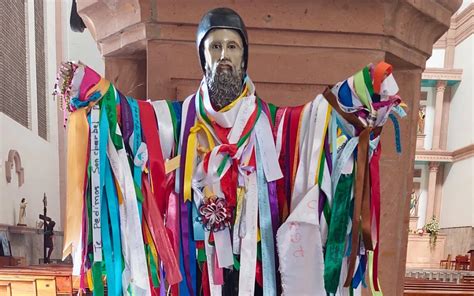 Los Listones De San Chárbel Una Popular Tradición Católica En México