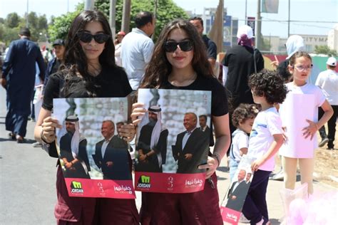 توزيع 30 ألف بوستر من جفرا وميلودي باحتفالات اليوبيل الفضي صور