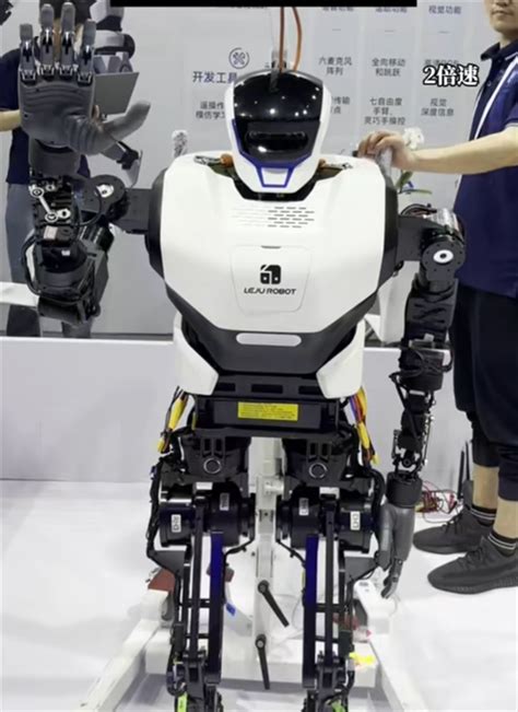 用上盘古大模型！国内首款开源鸿蒙人形机器人夸父亮相waic 人工智能 — C114通信网