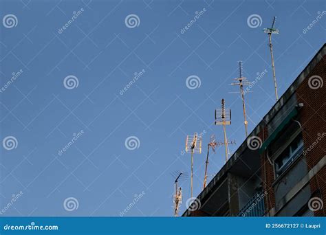 residential building with antennas oriented towards a tdt and dab