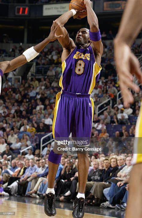 Kobe Bryant Of The Los Angeles Lakers Shoots A Jump Shot Against The News Photo Getty Images