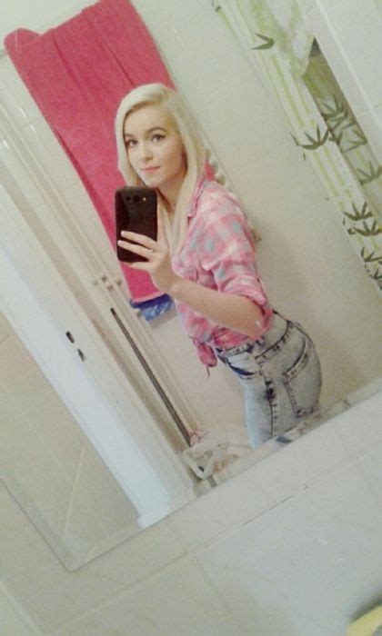 Sexy Polish Girls Taking Selfies 40 Pics