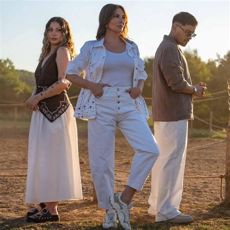 Ebru Yaşar And Sıla Şahin And Samet Kardeşler “sanmadan Git” Söz Müzik