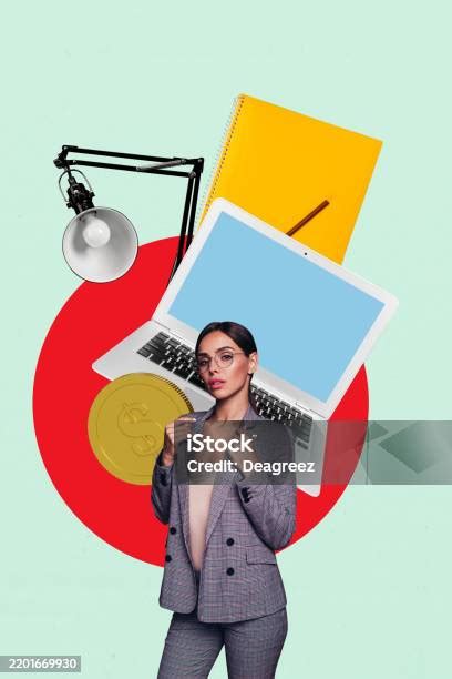 합성물 이미지 몽타주 경향 삽화 3d 콜라주 젊은 여자 스탠드 노트북 동전 램프 사무실 일 인적 자원 신병 모집 직업 20 24세에 대한 스톡 사진 및 기타 이미지 Istock