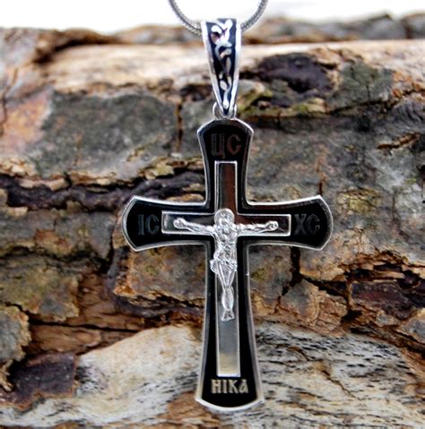 Сребърен медальон Кръст с цветен емайл Сребърни изделия Кристина Арт бижута от естествени