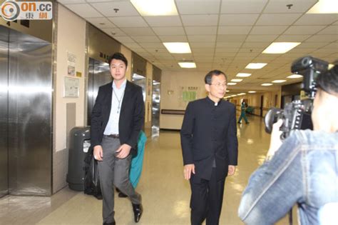 劉進圖遇襲：立法會主席曾鈺成探望劉進圖｜即時新聞｜港澳｜oncc東網