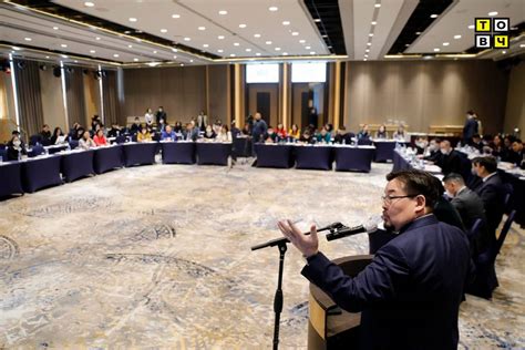 УИХ ын дарга Г Занданшатар Үндсэн хууль ба засаглалын харилцан хяналт тэнцэл” сэдвээр илтгэл тавив