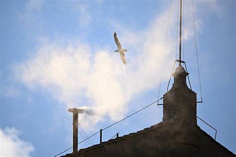 콘클라베 둘째날에 새 교황 선출…곧 교황명 발표