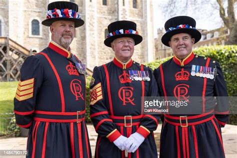 Beefeater Guards Photos And Premium High Res Pictures Getty Images