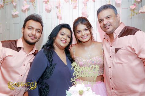 කලා තරු පිරිවරාගෙන ජනප්‍රිය ගායන ශිල්පි අමල් පෙරේරා දෝණිගේ උපන්දිනය සැමරූ අයුරු Photos