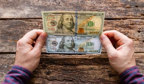 Хуурамч 100 ам долларын мөнгөн дэвсгэрт солиулахыг завджээ